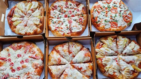 မိုးမေတ္တာ ရခိုင်ရိုးရာလက်ညှစ်မုန့်တီ နှင့် ပင်လယ်စာမျိုးစုံ စားဖွယ်စုံ