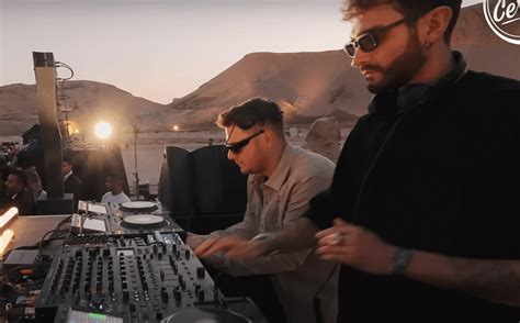 Does Someone Know What The Device Is Between Cdj 3 And The Mixer R Melodic Tech House