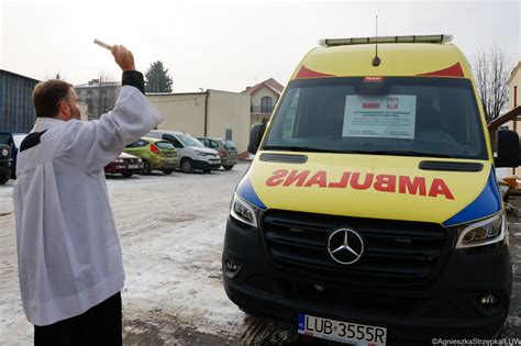 Nowy ambulans dla szpitala w Bychawie Pojazd kosztował ponad 600 tys