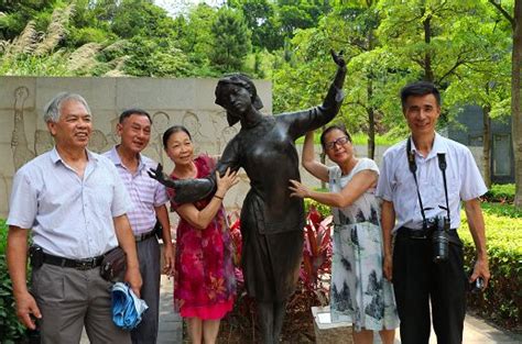 最美蓬江人为杜阮凉瓜节增添文明因子他们的笑容好美