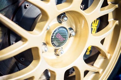 Este Subaru Impreza B STI tem km e vai a leilão