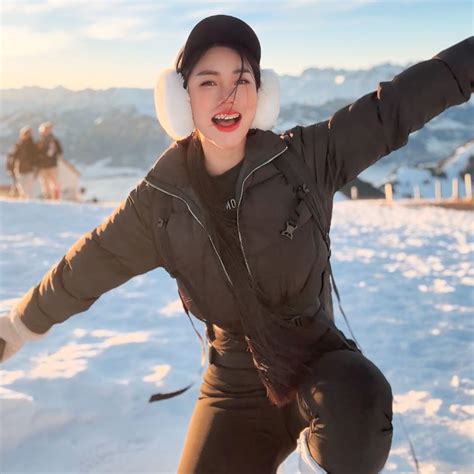 ดูแลตัวเองในแบบพื้นฐานค่ะ 1 การนอนหลับให้เพียงพอ • ควรนอนวันละ 7 9 ชั่วโมง • เข้านอนและตื่นให้