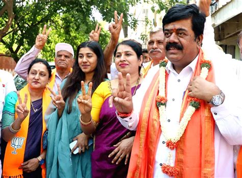 Bjp Mla Candidate From Cv Raman Nagar S Raghu Arrives To File His