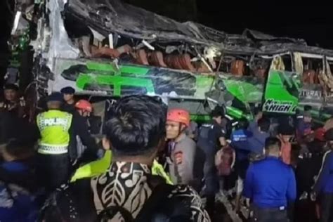 Kecelakaan Maut Bus Rombongan Pelajar Smk Terguling Di Ciater Subang