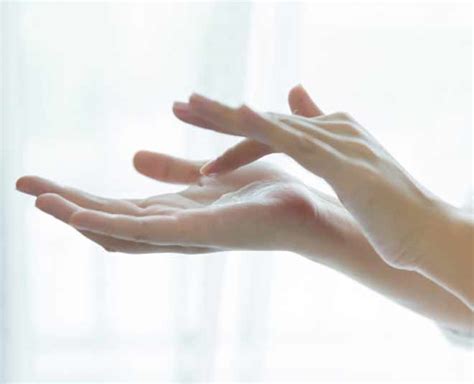 Know Why Gel Based Moisturisers Are Perfect For Oily Skin In Hindi