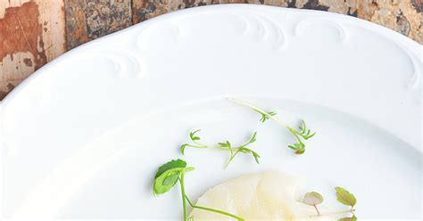 Recette carpaccio de saint jacques à la pêche parfumée à la verveine Marie Claire