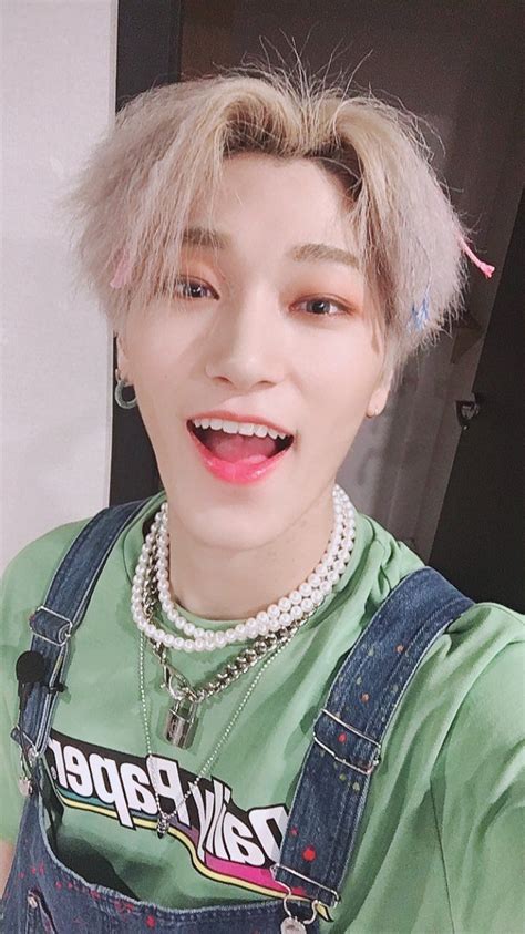 ATEEZ 에이티즈 on Twitter 산 에이티니 사랑해요 변함없이 오늘도 사랑해요 고생 많았어요 토닥