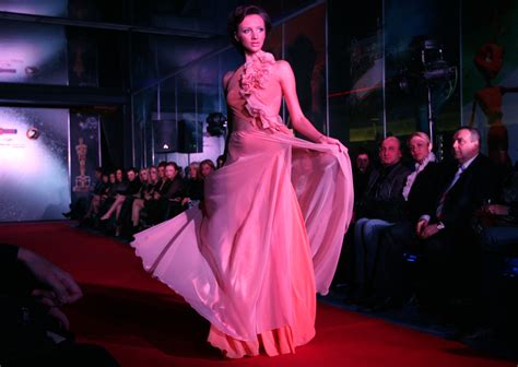 Юлия Юревич в модел на Виргиния Lifedirbg