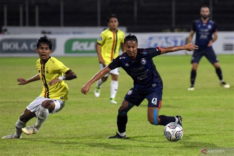 Gol Tunggal Risna Bawa Persik Kediri Tumbangkan Arema ANTARA News
