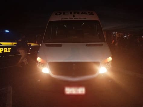 Duas Jovens Ficam Gravemente Feridas Após Moto Ser Atingida Por Van Em