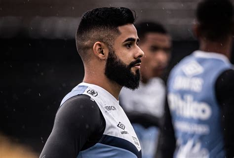 Felipe Jonatan Treina Com O Grupo E Pode Novidade Contra O Ituano