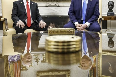 Нетанјаху му подари на Трамп златен пејџер Слободен печат