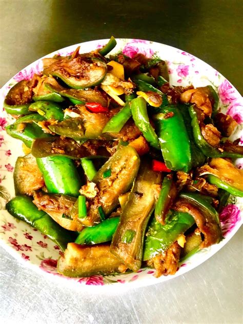 【咸鱼烧茄子的做法步骤图，咸鱼烧茄子怎么做好吃】爱吃甜品的猫猫下厨房