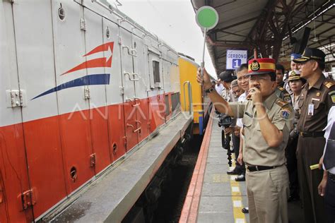 Lepas Mudik Kereta Api Antara Foto