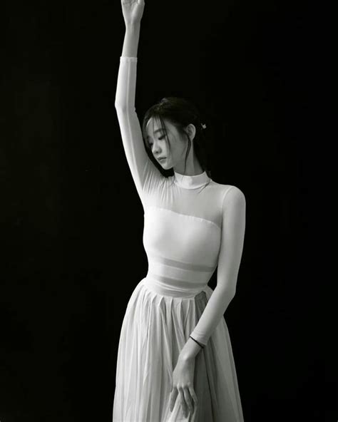 张艺凡 Zhang Yifan On Instagram “ ꪖꪀᧁꫀꪶꪗⅈᠻꪖꪀ 🍬🍭 For More[更多💜🧚‍♀️