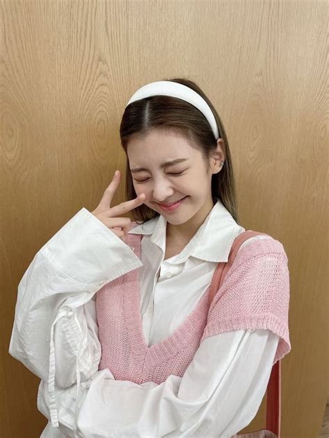 Pin By Anonymous Number Seven On Itzy Itzy Kpop Girls Princess Lia