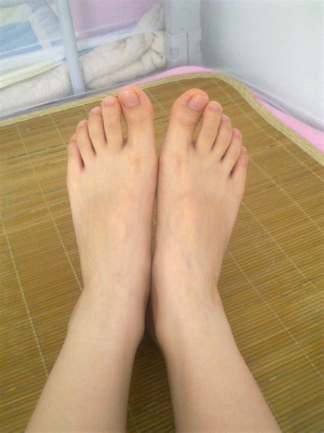 六年级女孩子的脚10岁女孩的脚 脚底 伤感说说吧