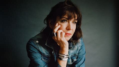 Jil Caplan En Tournée Pour Son Dixième Album Sur Les Cendres Danser Ici