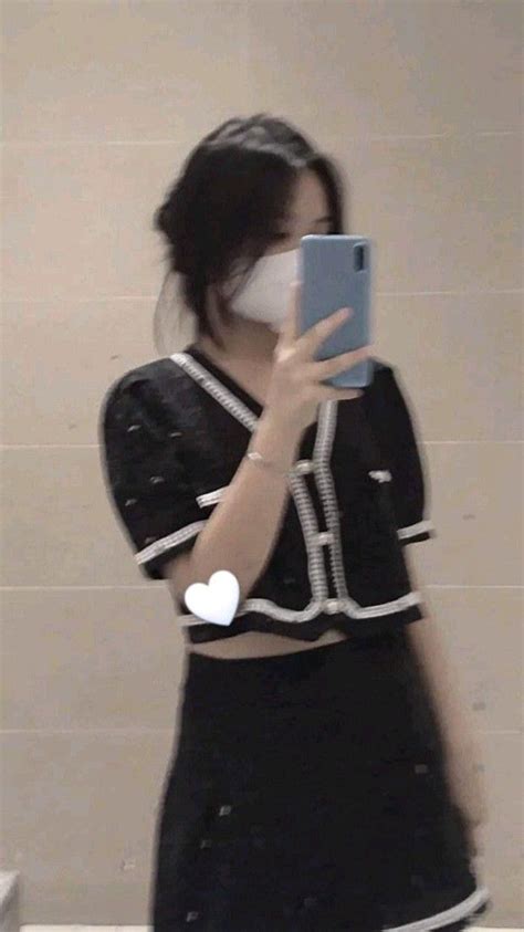 Pin by H Nhi Nguyn on Ghim của bạn Girl Pencil skirt Fashion