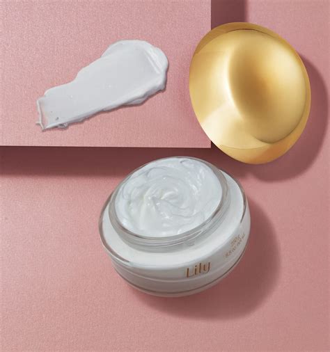 Creme Acetinado Hidratante Desodorante Corporal Lily g O Boticário