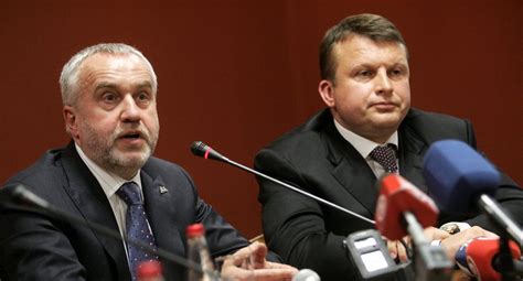 Uzlikts Arests Šķēles Un Šlesera Pārstāvēto Uzņēmumu Daļām Raksts