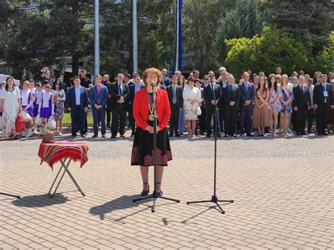 Казанлък инфо КМЕТЪТ ГАЛИНА СТОЯНОВА КАЗАНЛЪК СВЕТИ КАТО ДИАМАНД ВЪРХУ КОРОНАТА НА