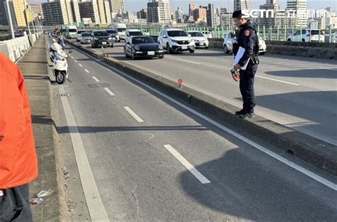 看到影就開槍！網友見警鳴笛違規：可以這樣？ 三重警打臉「符合規定」 社會 三立新聞網 Setncom
