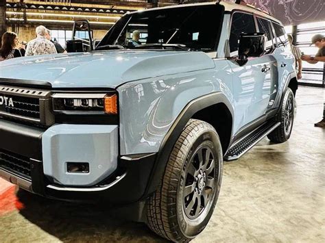 Toyota की इस Suv को खरीदने के लिए टूट पड़े लोग कंपनी को आधे घंटे में