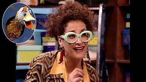 דתיה בן דור כתבה מוכרת הנעליים המבולבלת פרפר נחמד Youtube