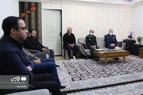 مشرق نیوز عکس دیدار امیر نصیرزاده با خانواده شهید پوریا احمدی