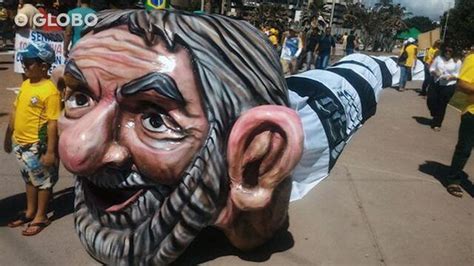 Manifestantes Se Concentram Na Esplanada Dos Ministérios