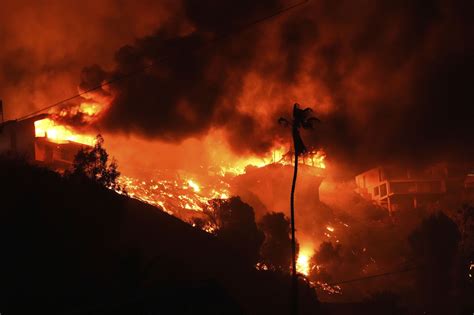 Devastadores Incendios En Los Ángeles Dejan Cinco Muertos Y Miles De
