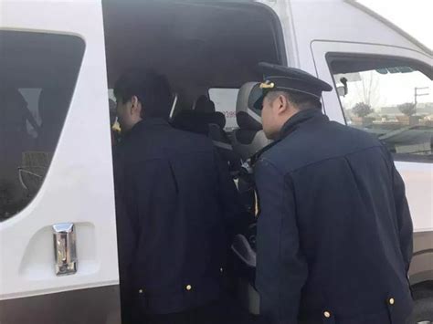 高交大隊查處一輛涉嫌非法營運客車 每日頭條