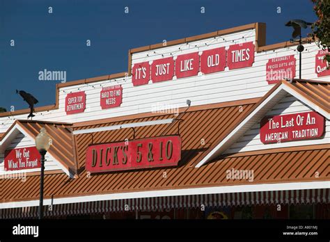Usa Missouri Branson Dicks 5 And 10 Store In Downtown Branson Stock