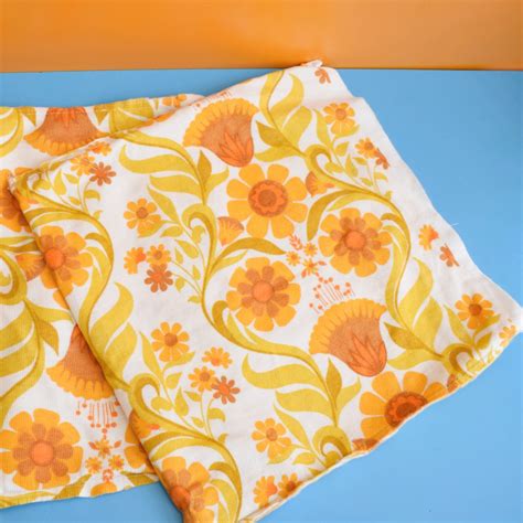 Vintage 60s Thetford Round Tray Flower Design Orange Pineapple Retro