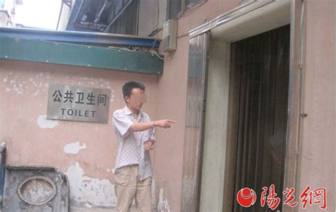 男子公厕偷窥女子如厕 被抓下跪认错【范县吧】百度贴吧