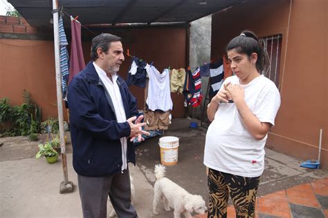 El ministro de Salud recorre los barrios más afectados por el Dengue
