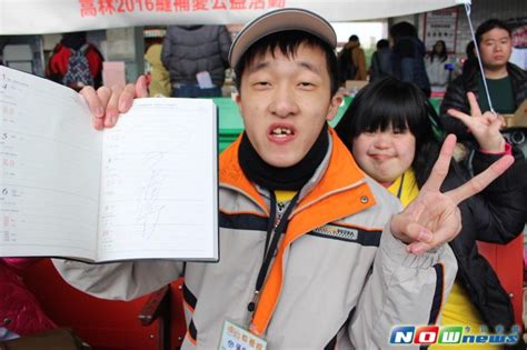 中華職棒／樂山院生新莊看球初體驗 王勝偉簽名送愛心 運動 Nownews今日新聞