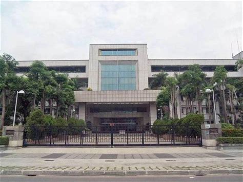 女友手機掉水溝 壞心男騙她消防隊打撈要8000元竟私吞 社會 中時新聞網