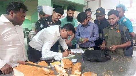 অস্বাস্থ্যকর পরিবেশে মিষ্টি তৈরি হ্যালো বেকারিকে ২ লাখ টাকা জরিমানা