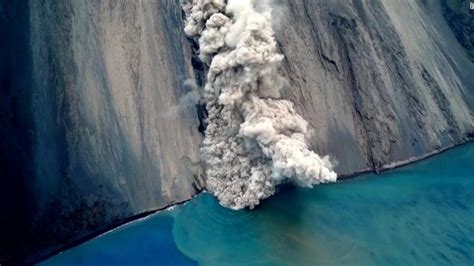 Video Italy S Stromboli Volcano Erupts Pouring Lava Into Sea CNN