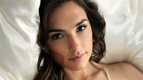 Download 3840x2160 Wallpaper Gal Gadot Actress Beautiful Face 4k