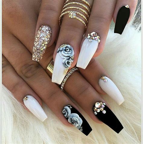 Uñas De Acrilico Rosas Con Dorado Tendencia en uñas Otoño Invierno