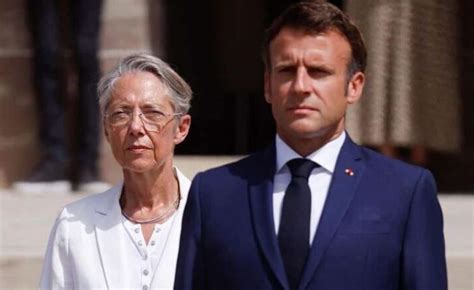 Emmanuel Macron Prêt à Déclencher Un Remaniement Du Gouvernement