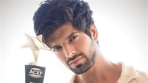 Udaariyaan Fame Hitesh Bharadwaj Opens Up On Radio Journey