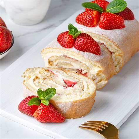 Десерт с клубникой Behance