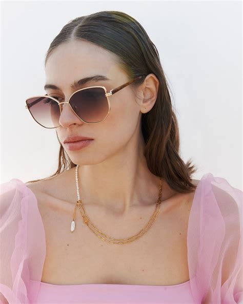 Pose Sunglasses For Arts Sake®