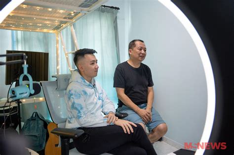 23 Year Old Sporean Goes From Singing On Streets To Arranging Songs For Ndp Dad Once Worried