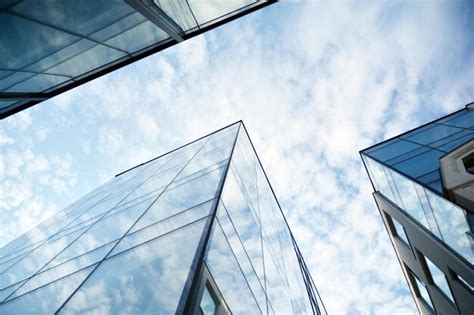 Premium Photo A Building With A Glass Facade And A Sky Background