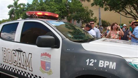 Polícia Militar Prende Dois Homens E Duas Mulheres Com Chupa Cabra Em